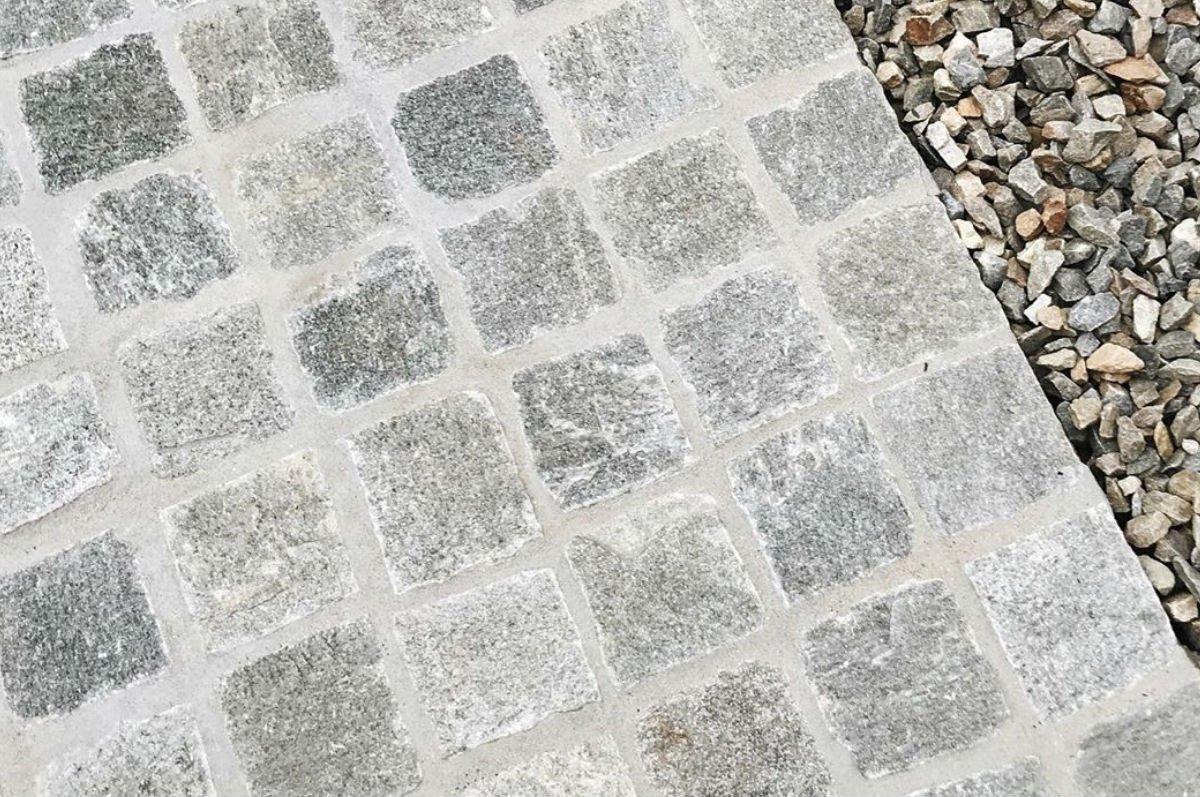 Alba Quartzite Cobbles - Better Exteriors